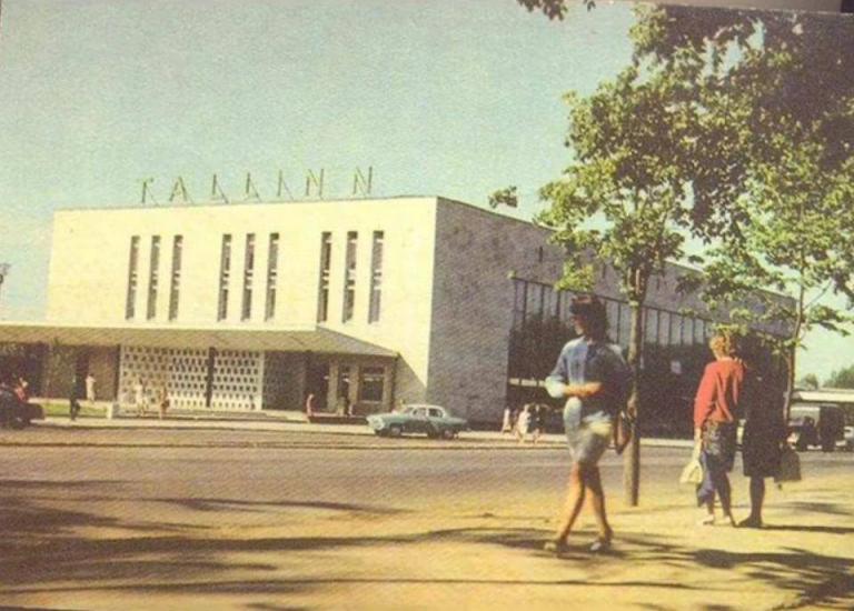 30 pictures of the Soviet-era street scenes in Tallinn