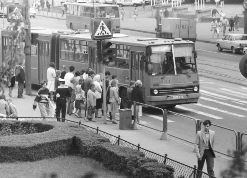 30 pictures of the Soviet-era street scenes in Tallinn
